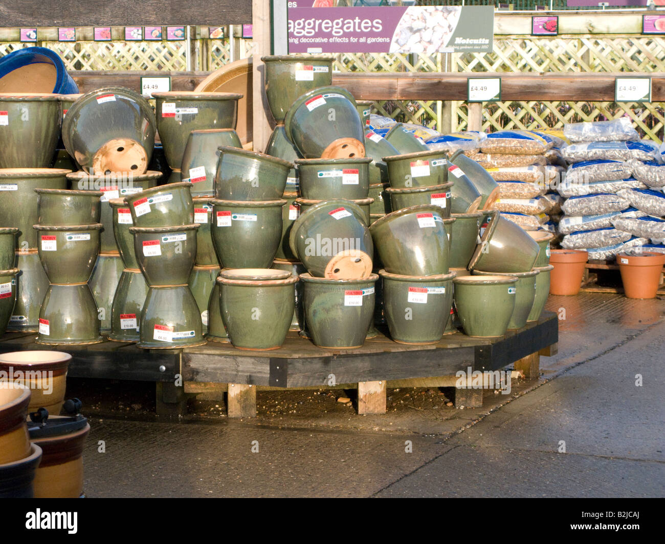 Garden centre pots hi-res stock photography and images - Alamy