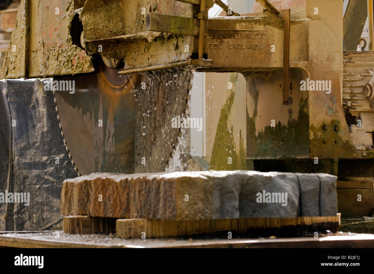 Masonry saw hi-res stock photography and images - Alamy