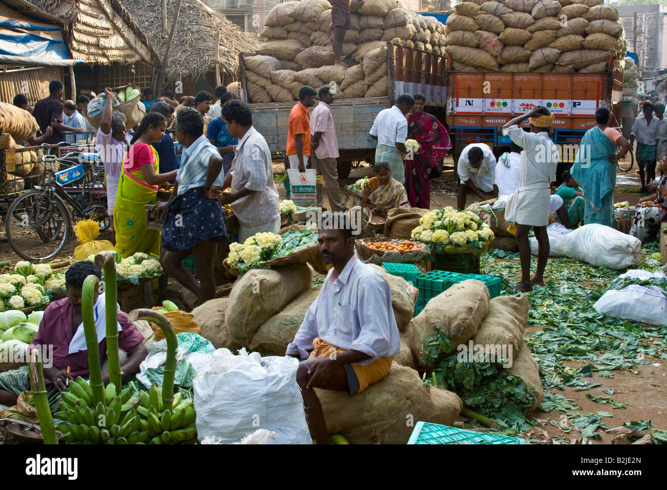Busy market india hi-res stock photography and images - Alamy