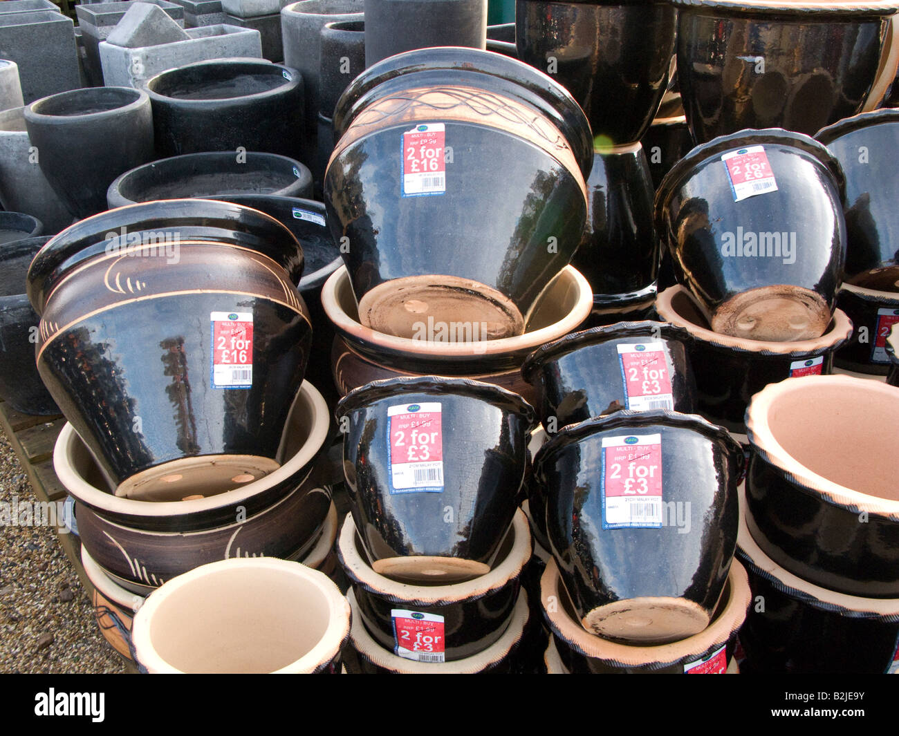 Pots displayed hi-res stock photography and images - Alamy