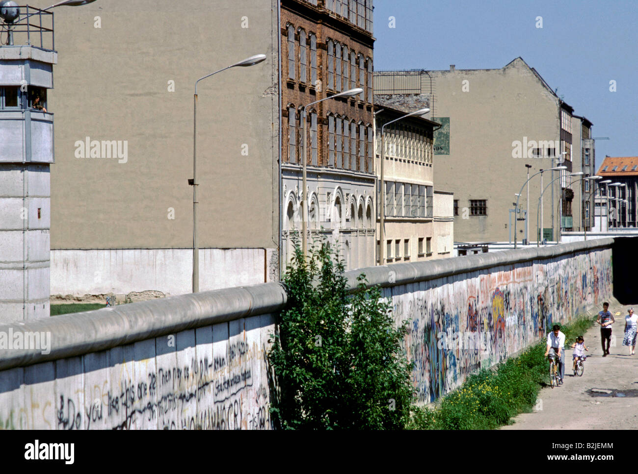 poor housing by the berlin wall pre-unification 1986 Stock Photo - Alamy