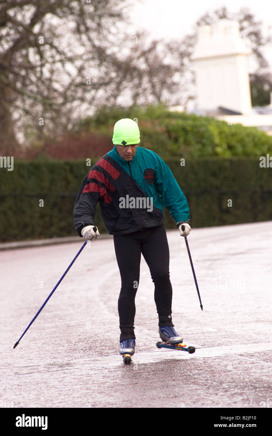 Road skiing hi-res stock photography and images - Alamy