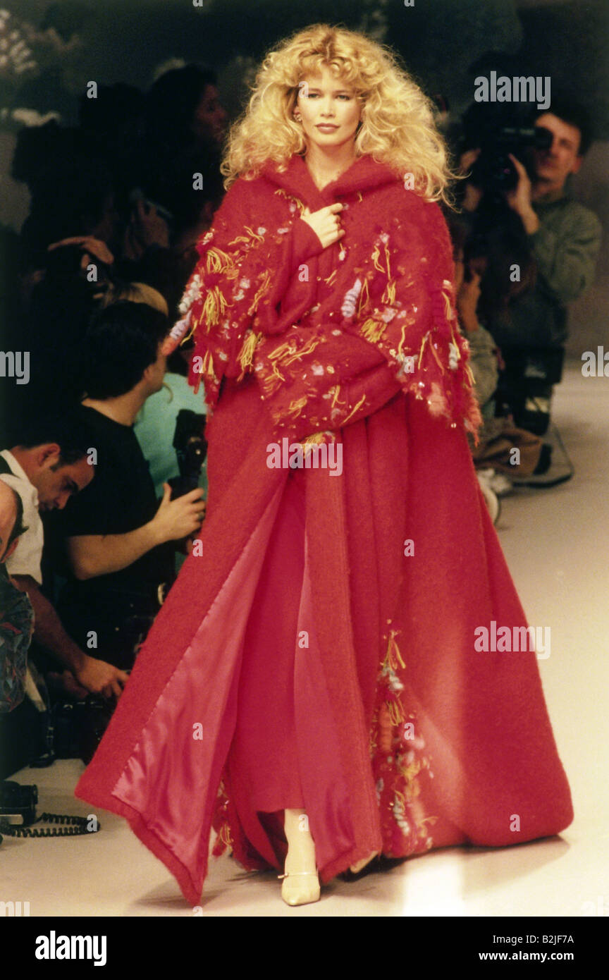 Claudia schiffer runway hi-res stock photography and images - Alamy