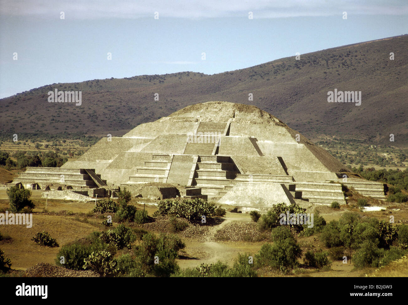 Pyramid of the sun teotihuacan aztecs hi-res stock photography and ...