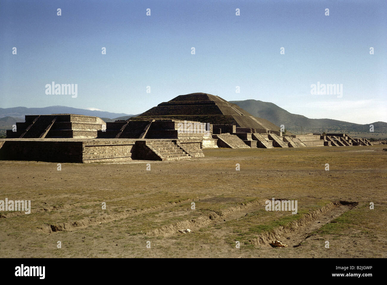 Pyramid of the sun teotihuacan aztecs hi-res stock photography and ...