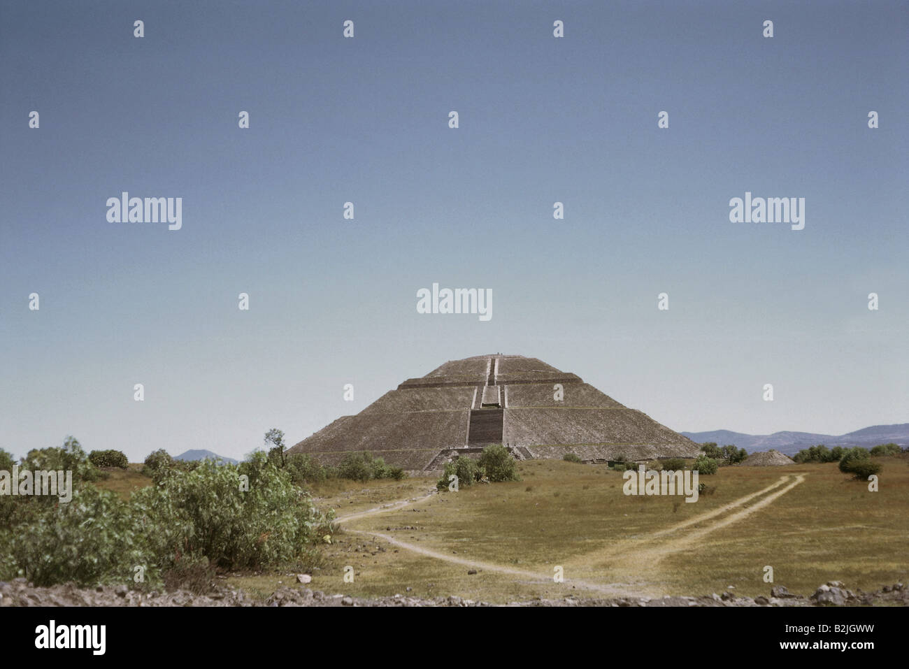 Pyramid of the sun teotihuacan aztecs hi-res stock photography and ...