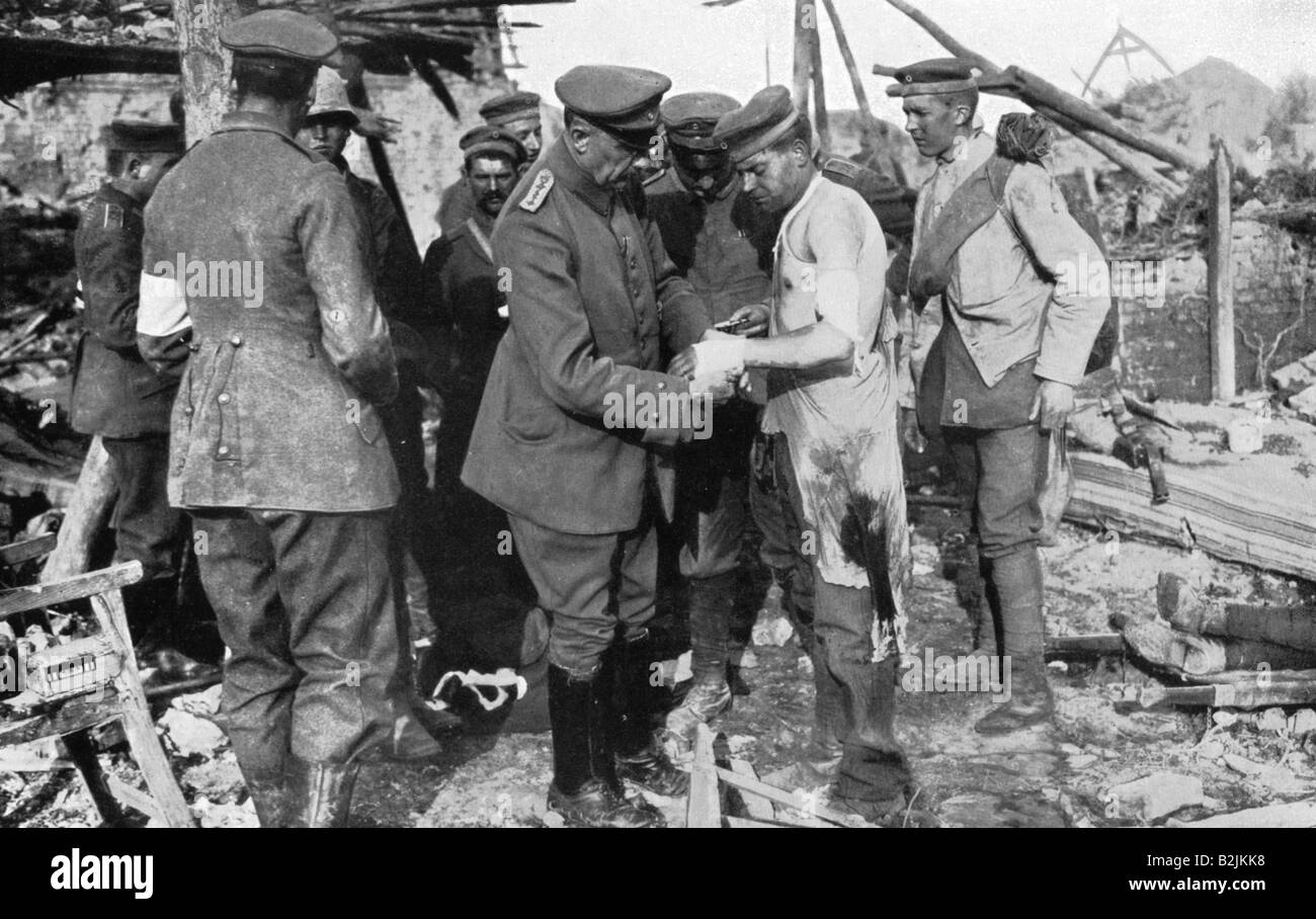 Doctor wounded soldiers world war hi-res stock photography and images ...