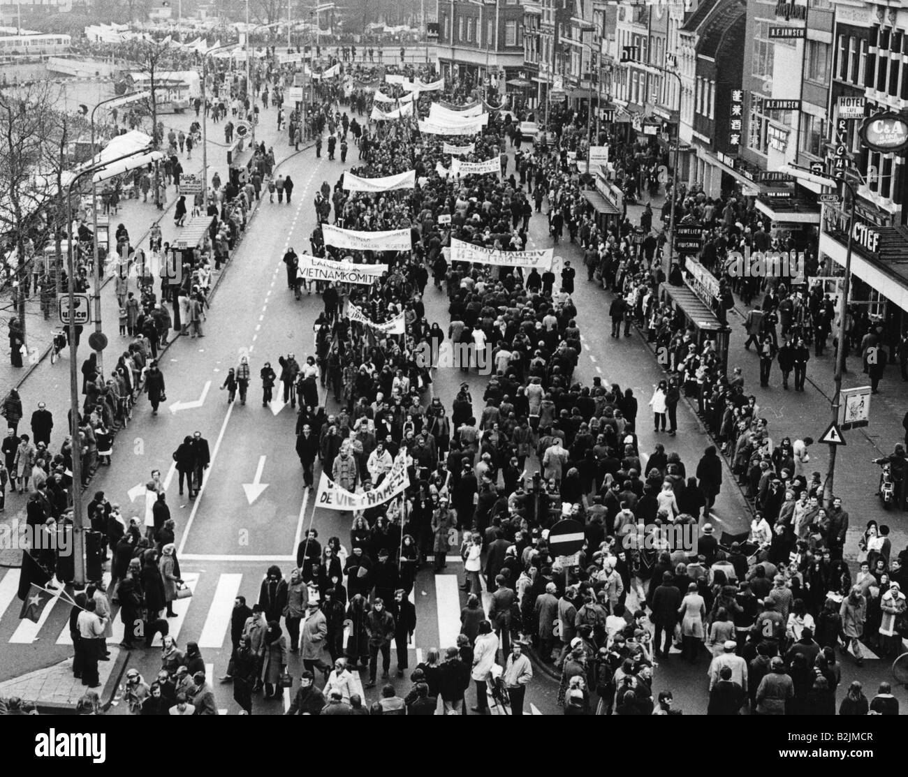 Vietnam 1970s hi-res stock photography and images - Alamy
