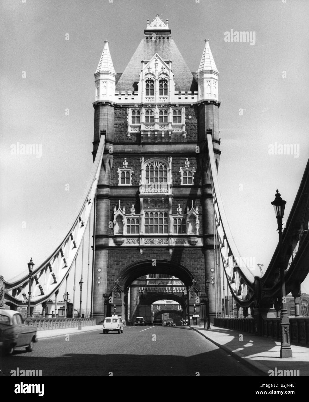 1950s london bridge hi-res stock photography and images - Alamy