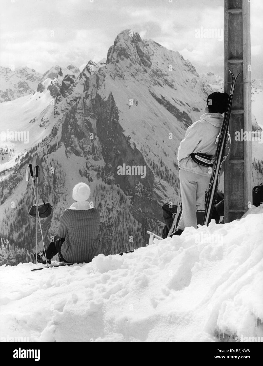 sports, winter sports, alpine skiing, 1950s, 50s ski Stock Photo - Alamy