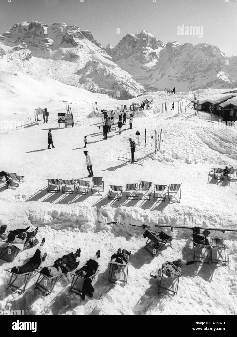 Alpine ski Black and White Stock Photos & Images - Alamy