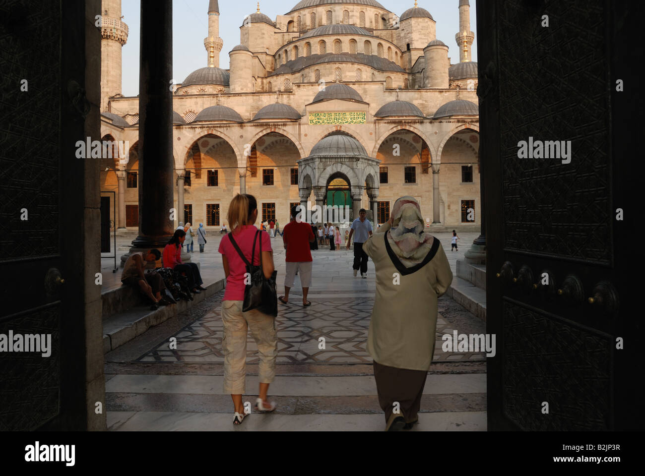 Golden doors mosque hi-res stock photography and images - Alamy