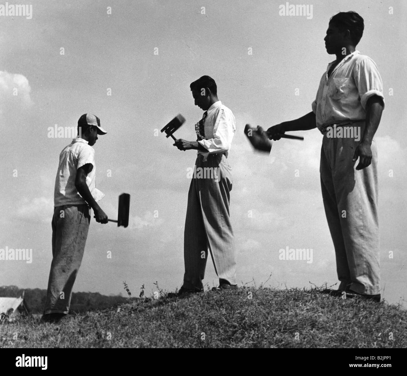 Rattling hi-res stock photography and images - Alamy