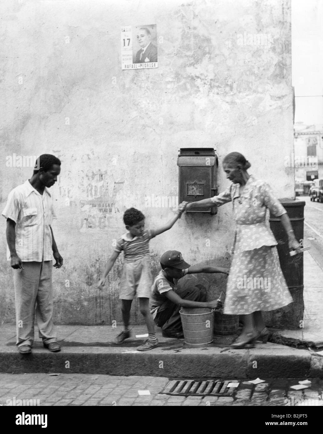 geography / travel, people, family on a strait pavement, 1950s Stock ...