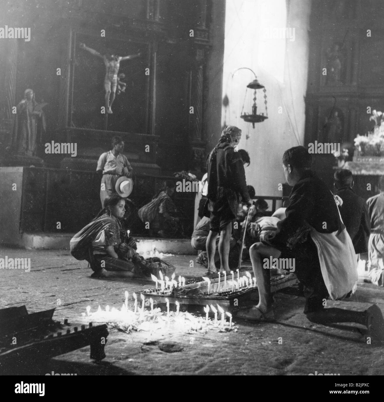 People praying church hi-res stock photography and images - Alamy