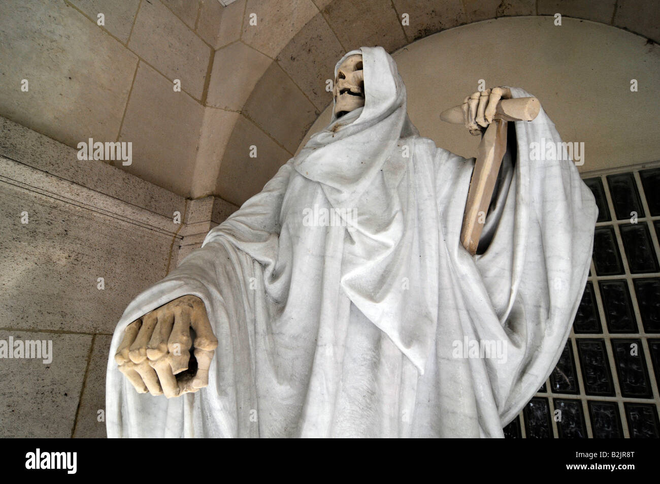 Death statue hi-res stock photography and images - Alamy