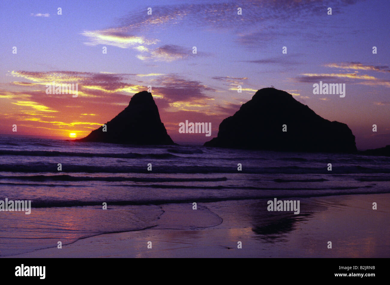 Seaside Buttes Oregon Coast Pacific Ocean Coastal Scene Stock Photo - Alamy