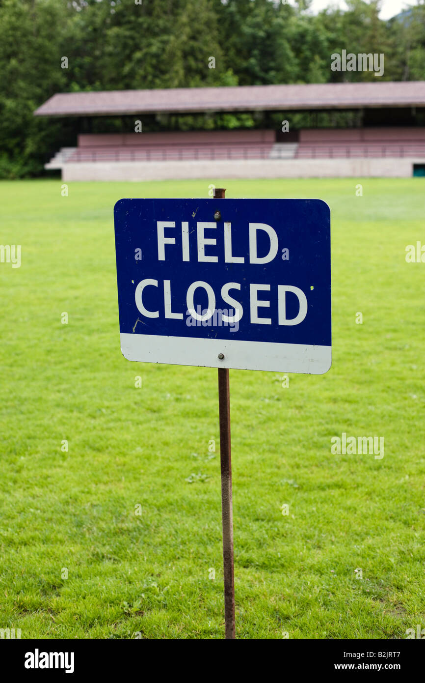 field closed sign Stock Photo - Alamy