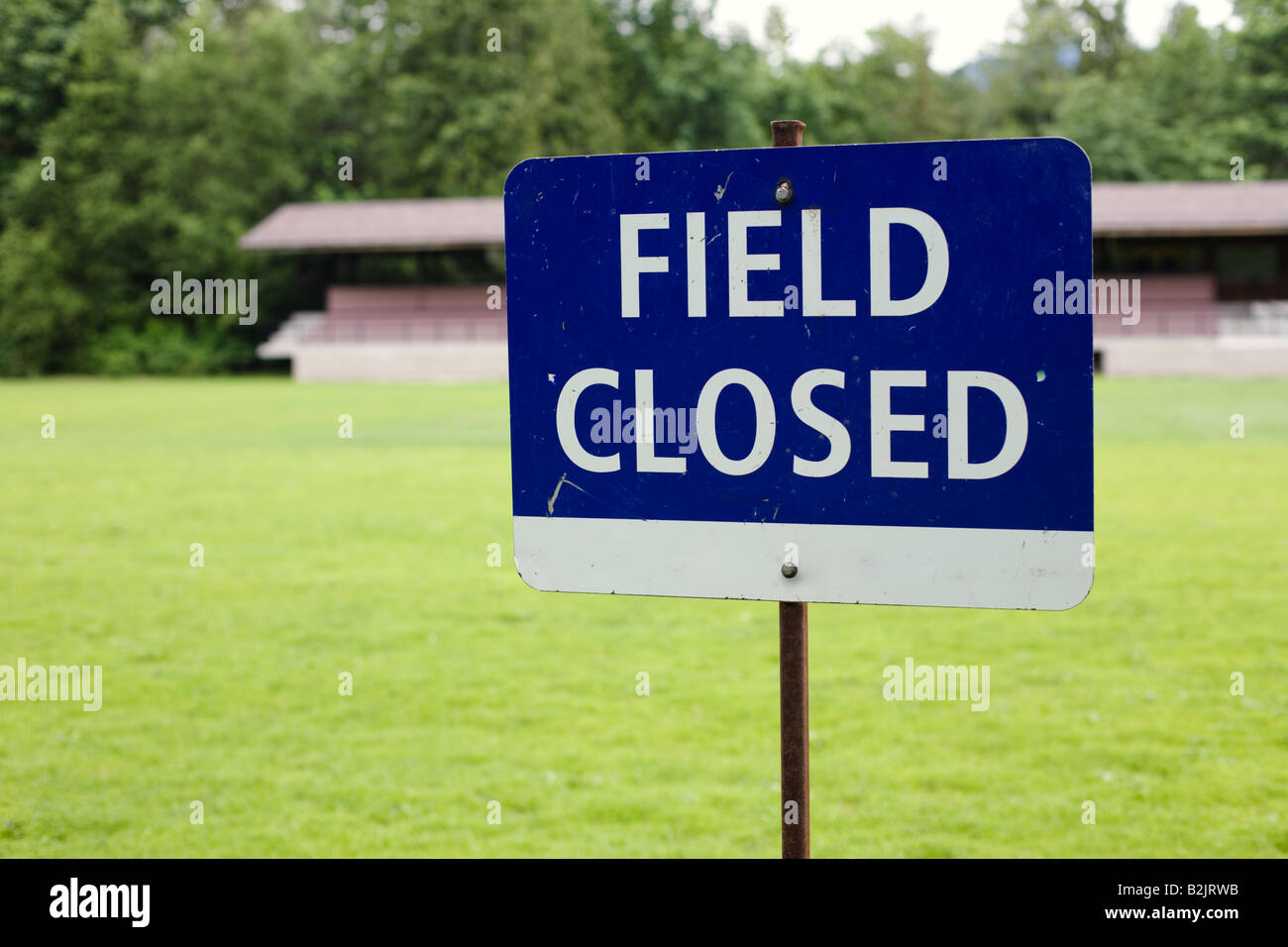Field closed sign hi-res stock photography and images - Alamy