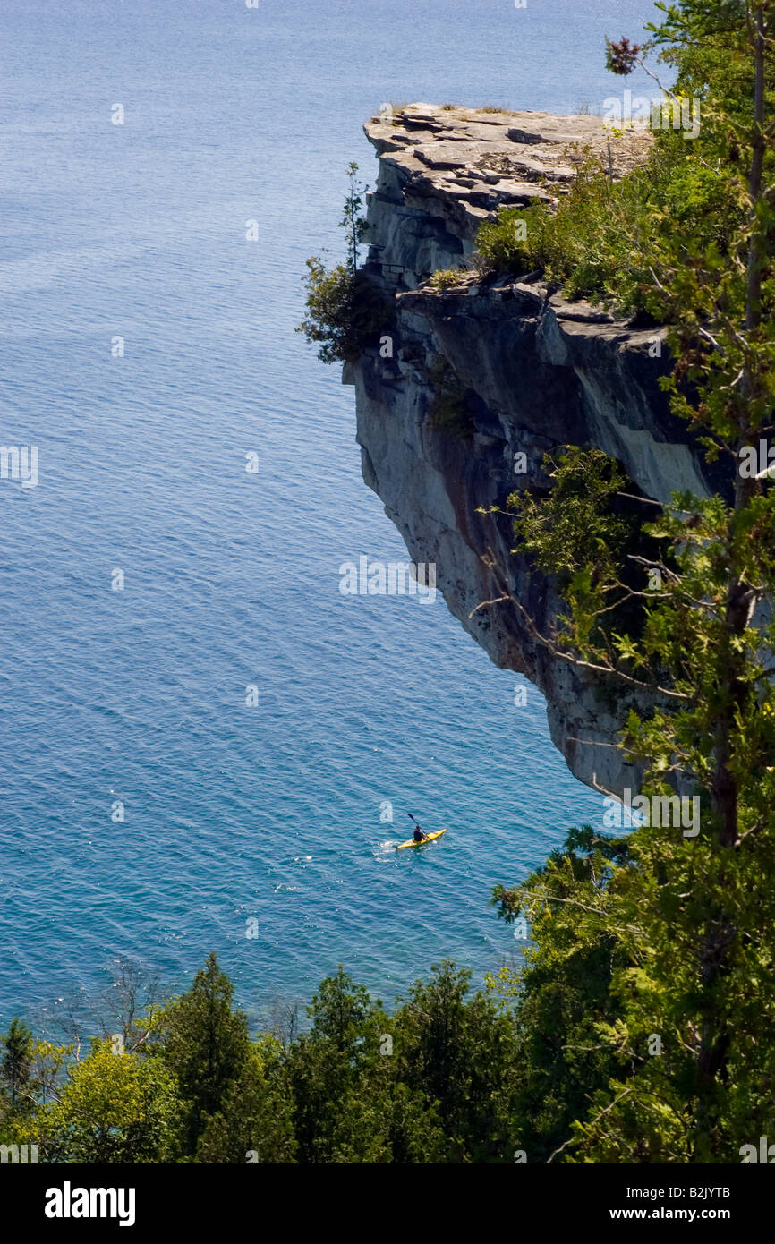 Niagara Escarpment rock overhang. Ontario, Canada Stock Photo - Alamy