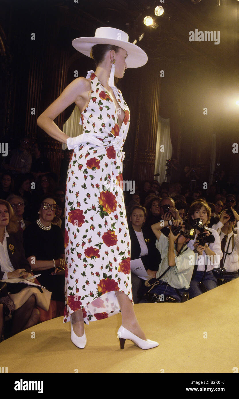 Paris couture hi-res stock photography and images - Alamy