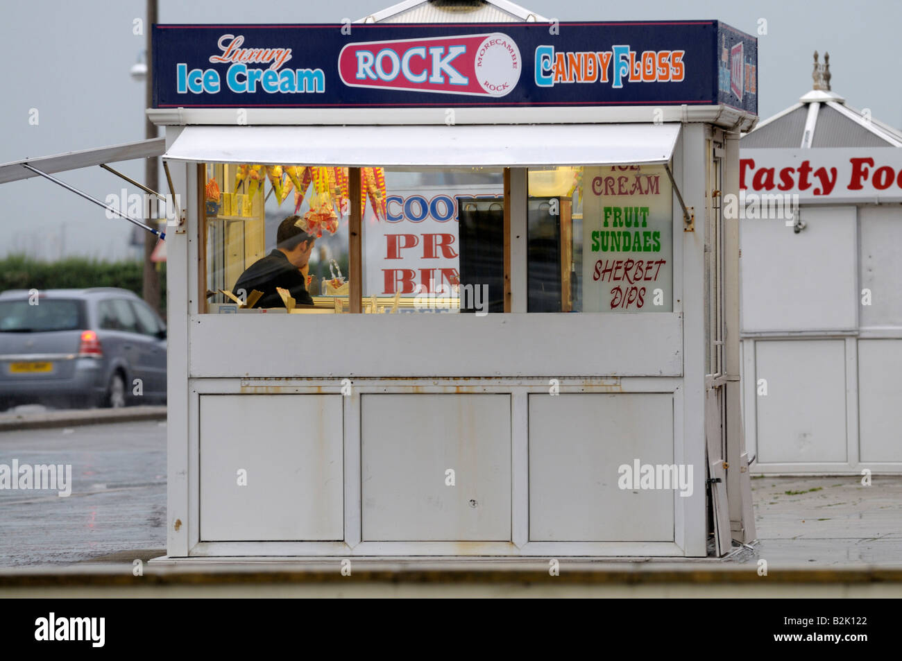 An ice cream stall on a rainy day in Morecambe Stock Photo - Alamy