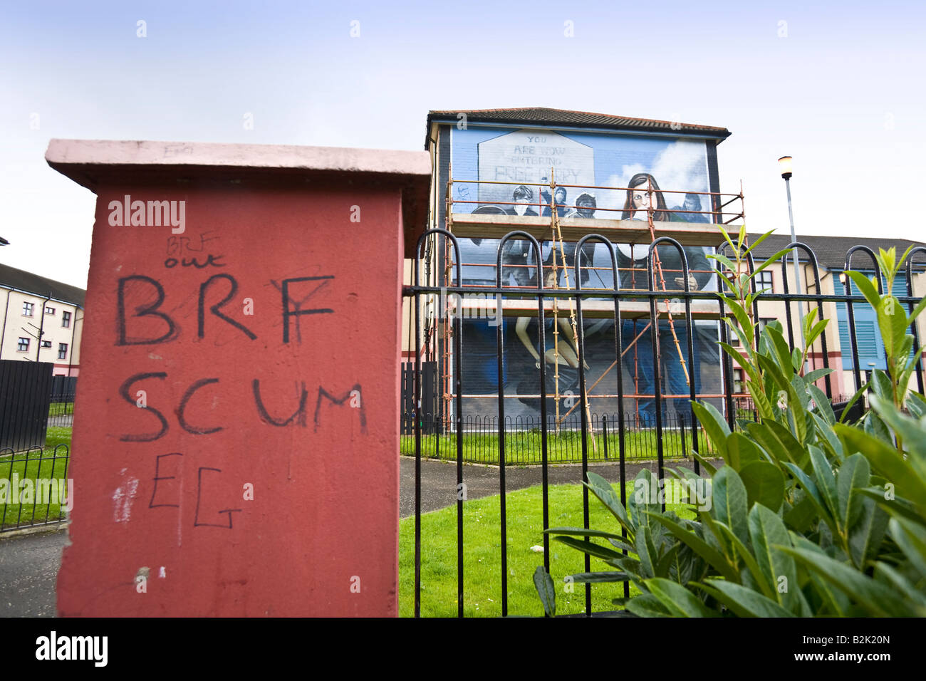 The Bernadette mural by the Bogside Artists, and new graffitti, Derry ...