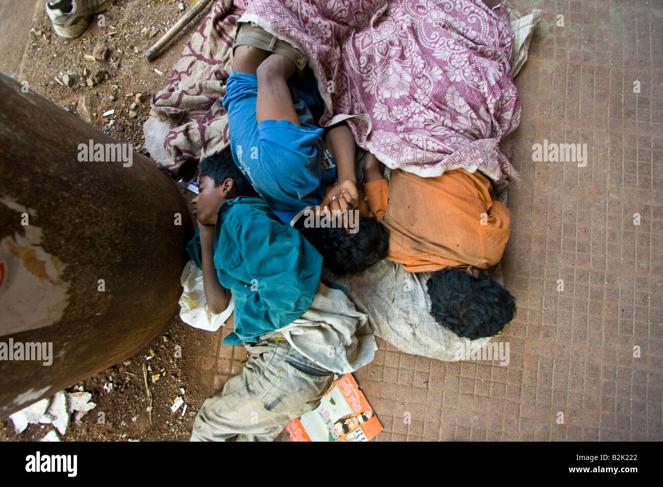 Homeless Boys Sleeping in the Streets of Mumbai India Stock Photo - Alamy