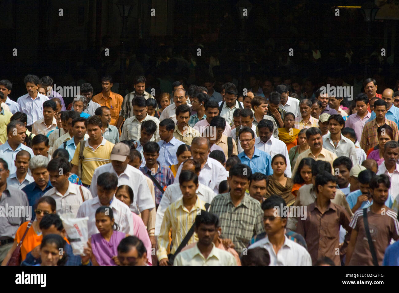 Crowded Morning Rush in Chhatrapati Shivaji Train Station in Mumbai ...