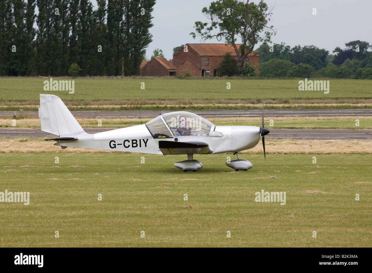 Aerotechnik EV-97 Eurostar G-CBIY microlight aircraft taxiing at ...