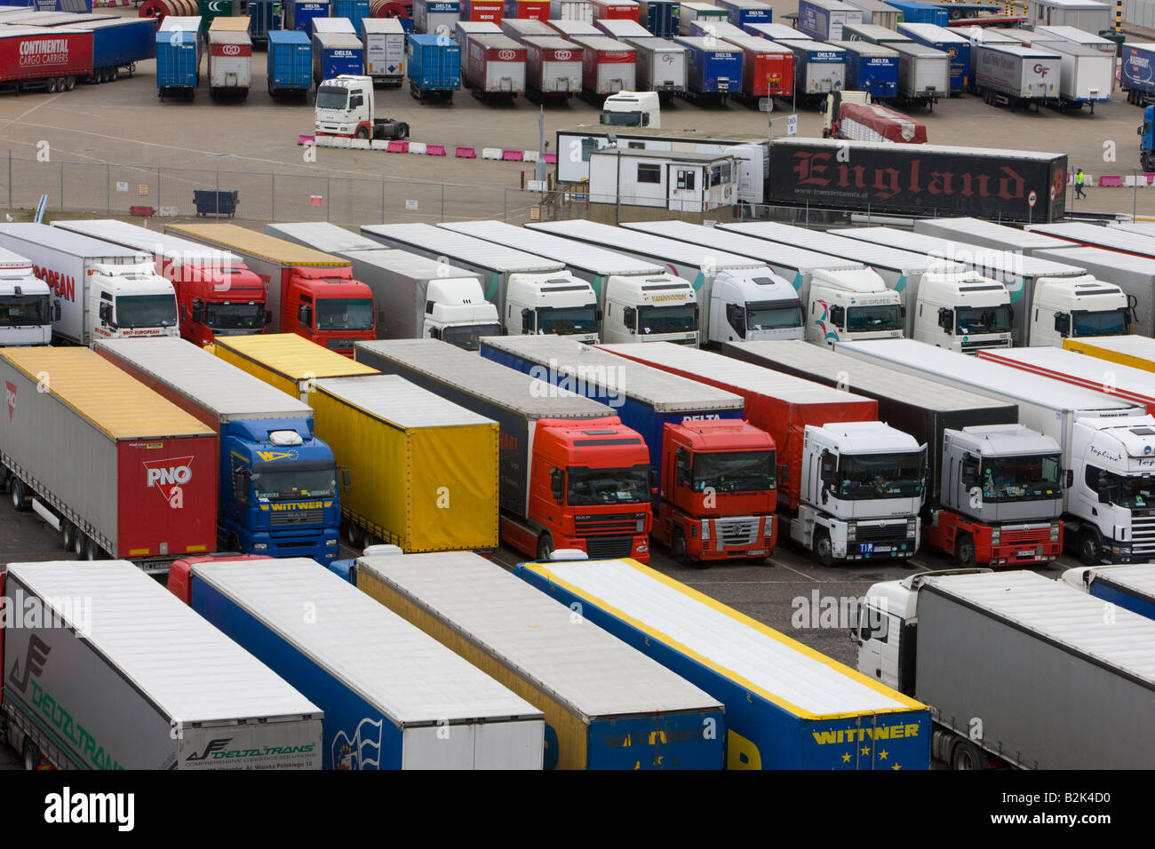 Lorries parked hi-res stock photography and images - Alamy