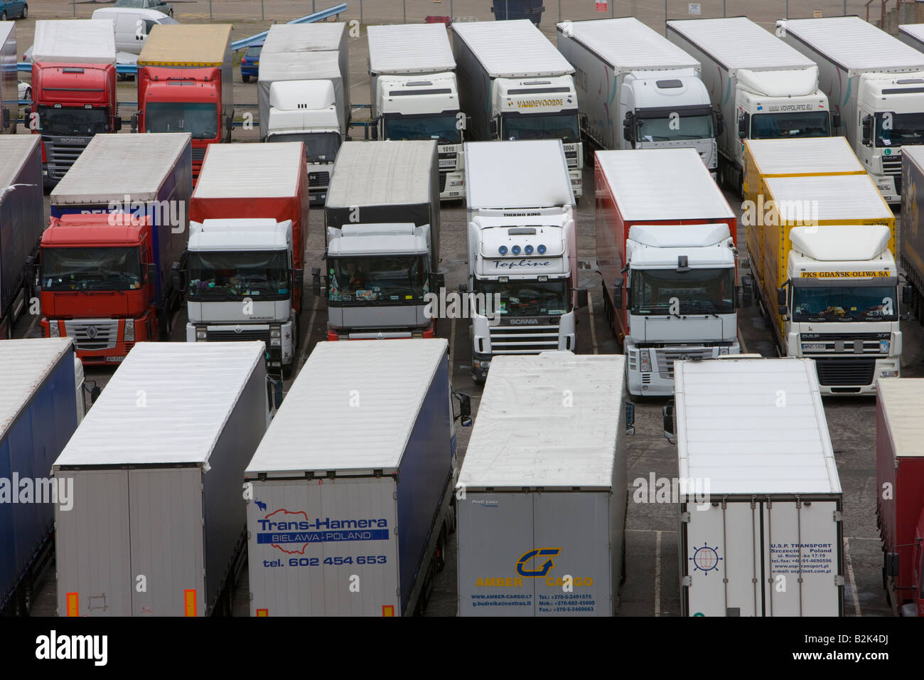 Parked containers hi-res stock photography and images - Alamy