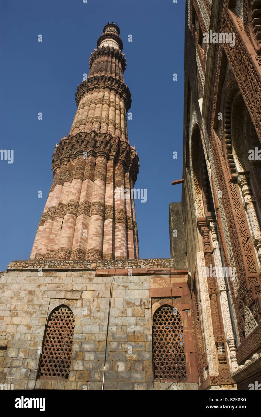 Qutub Minar is located in the Mehrauli Archaeological Park in Delhi and ...