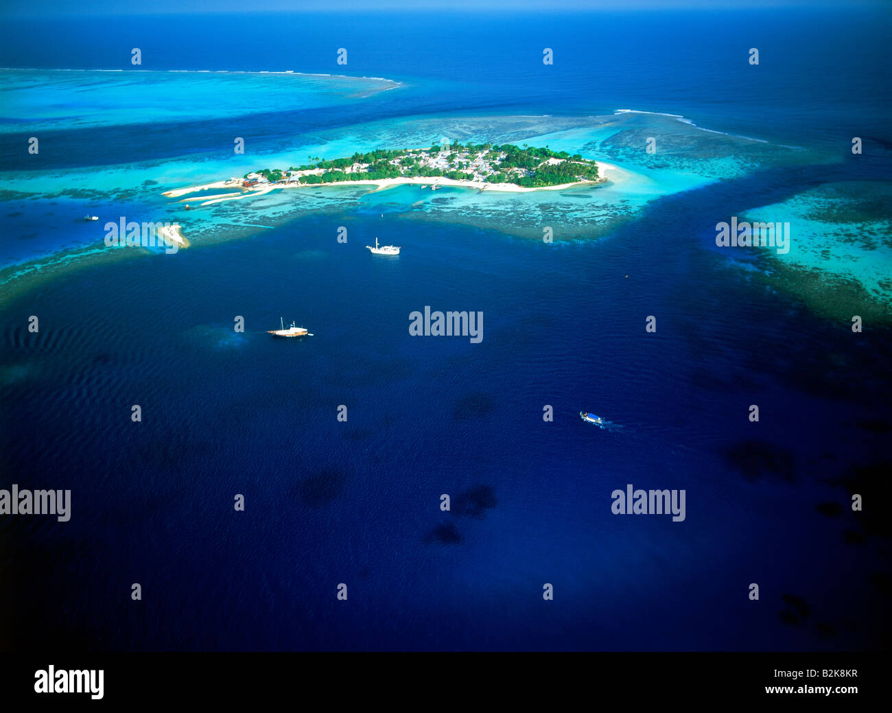 Blue lagoons and coral reefs hi-res stock photography and images - Alamy