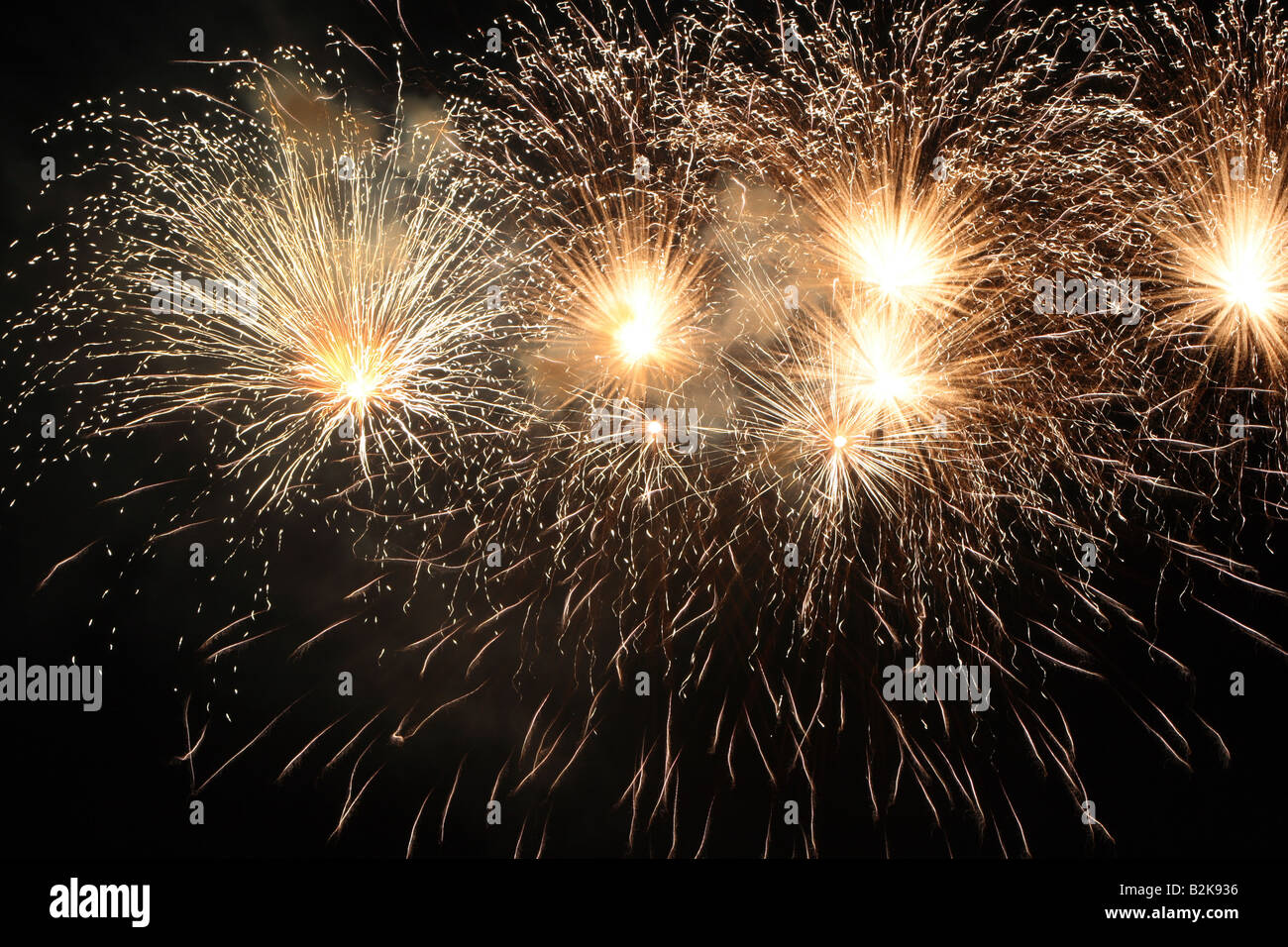 Crackle of fireworks hi-res stock photography and images - Alamy