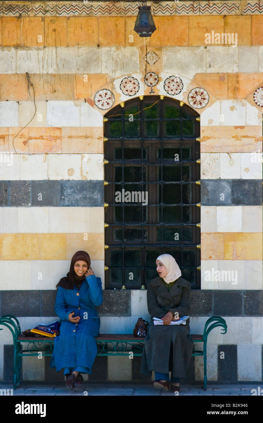 Young muslim woman syria hi-res stock photography and images - Alamy