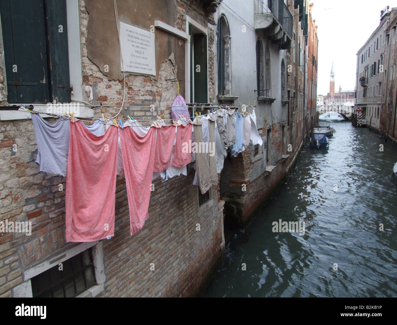Venice gondolier pink gondola hi-res stock photography and images - Alamy