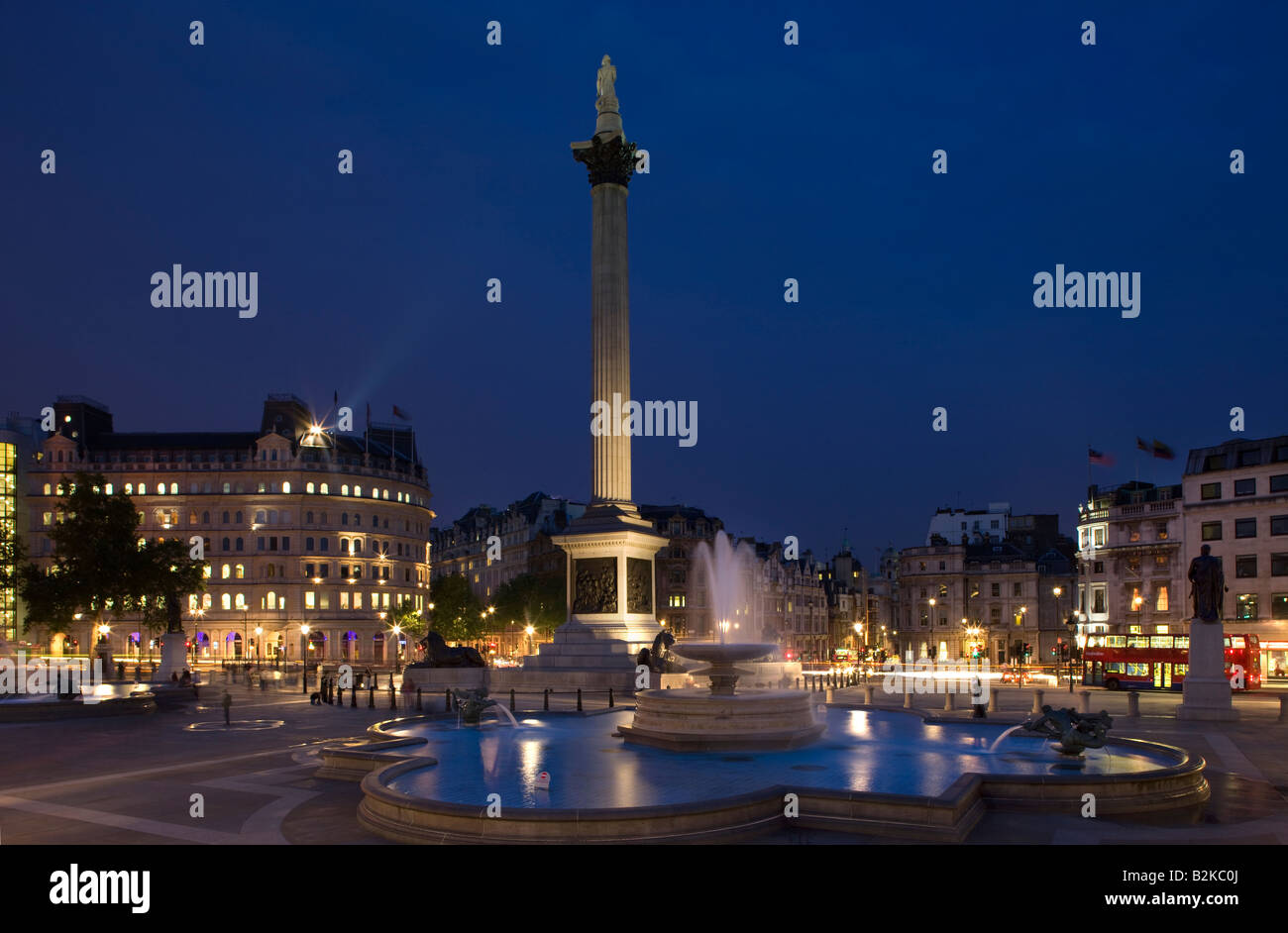 FOUNTAIN POOLS LORD NELSON STONE COLUMN TRAFALGAR SQUARE LONDON ENGLAND ...