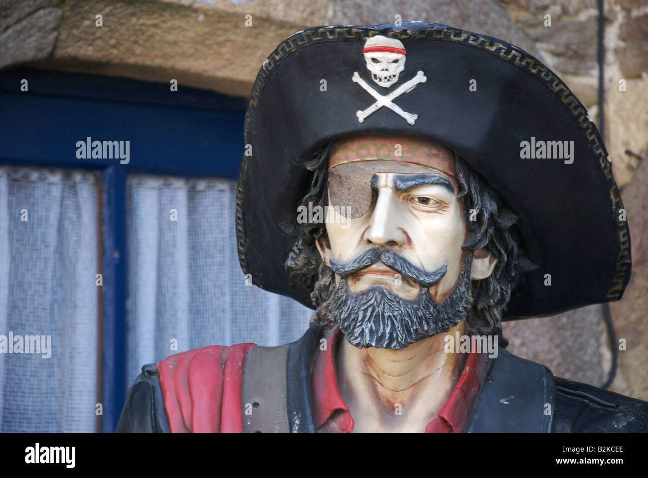 Pirate statue hi-res stock photography and images - Alamy