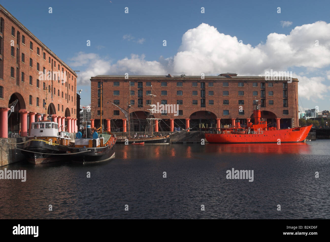 Liverpool tug boats hi-res stock photography and images - Alamy