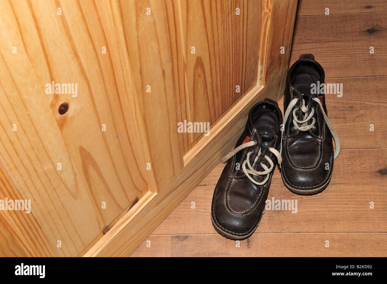 Pair of boots propping a door open Stock Photo - Alamy