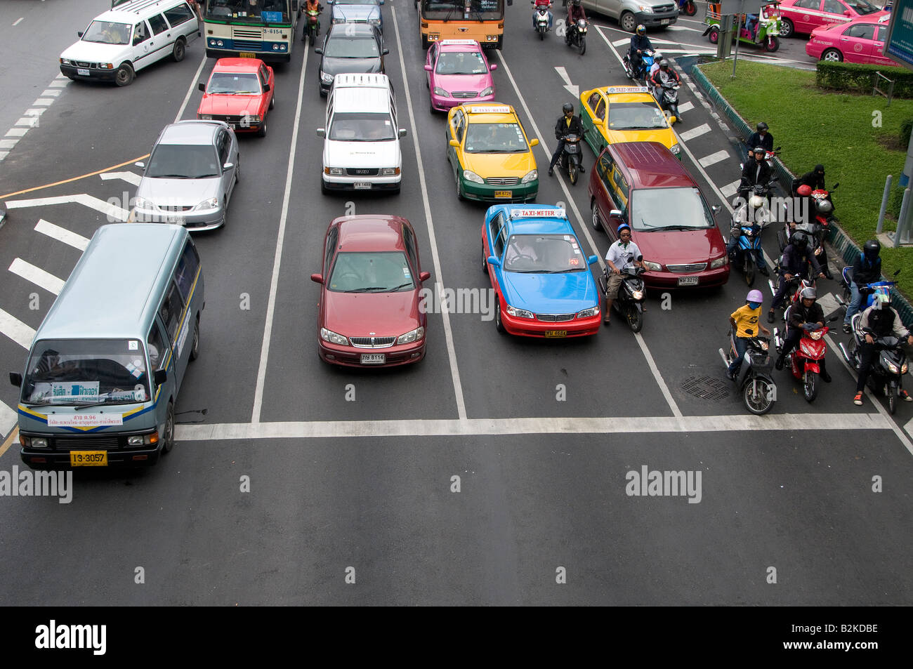 Road traffic in bangkok hi-res stock photography and images - Alamy