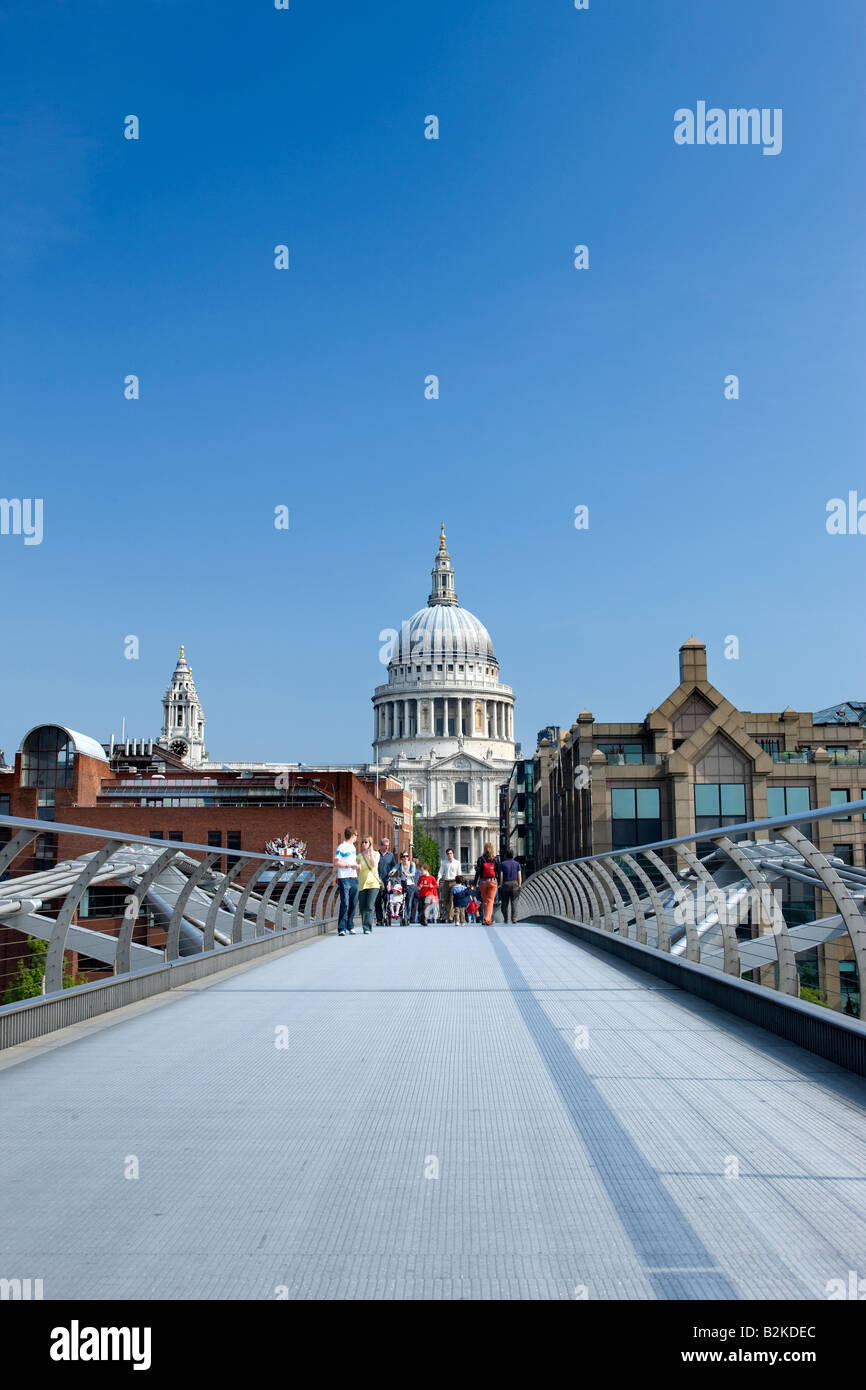 MILLENNIUM FOOTBRIDGE (©NORMAN FOSTER 2002) SAINT PAULS CATHEDRAL DOME ...
