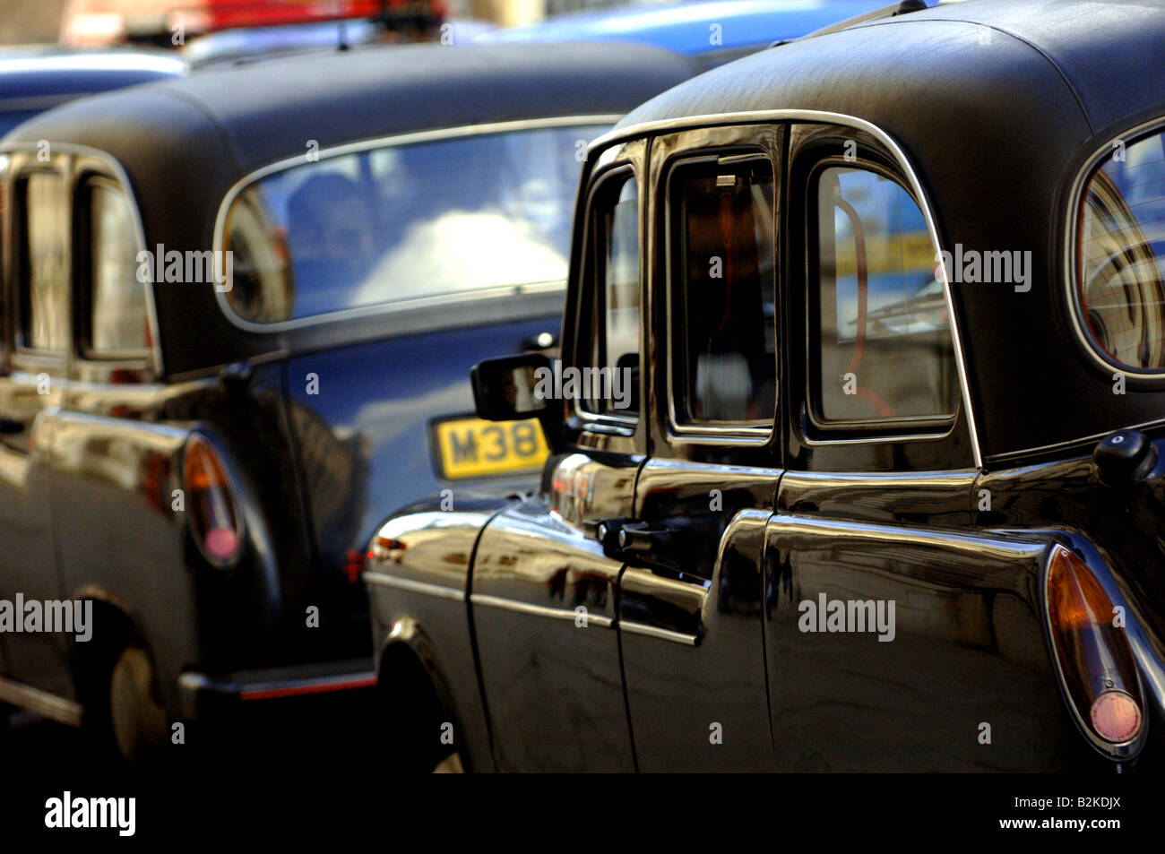 Black cabs london uk taxi hi-res stock photography and images - Alamy