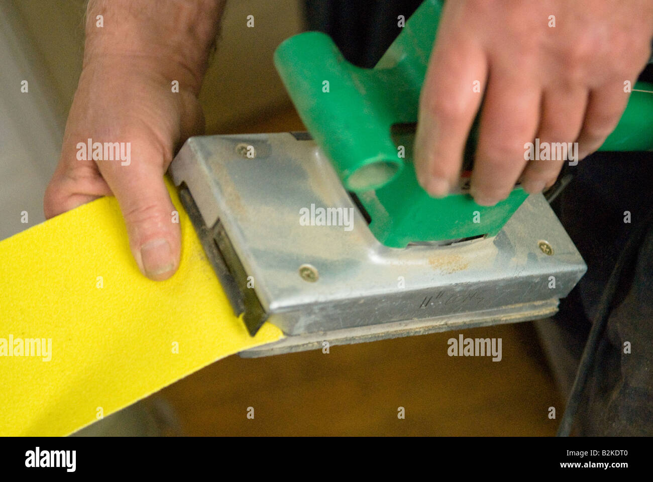 changing paper in a power sander Stock Photo - Alamy