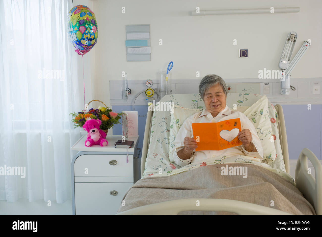 Female patient reading a Get Well card in a hospital Stock Photo - Alamy
