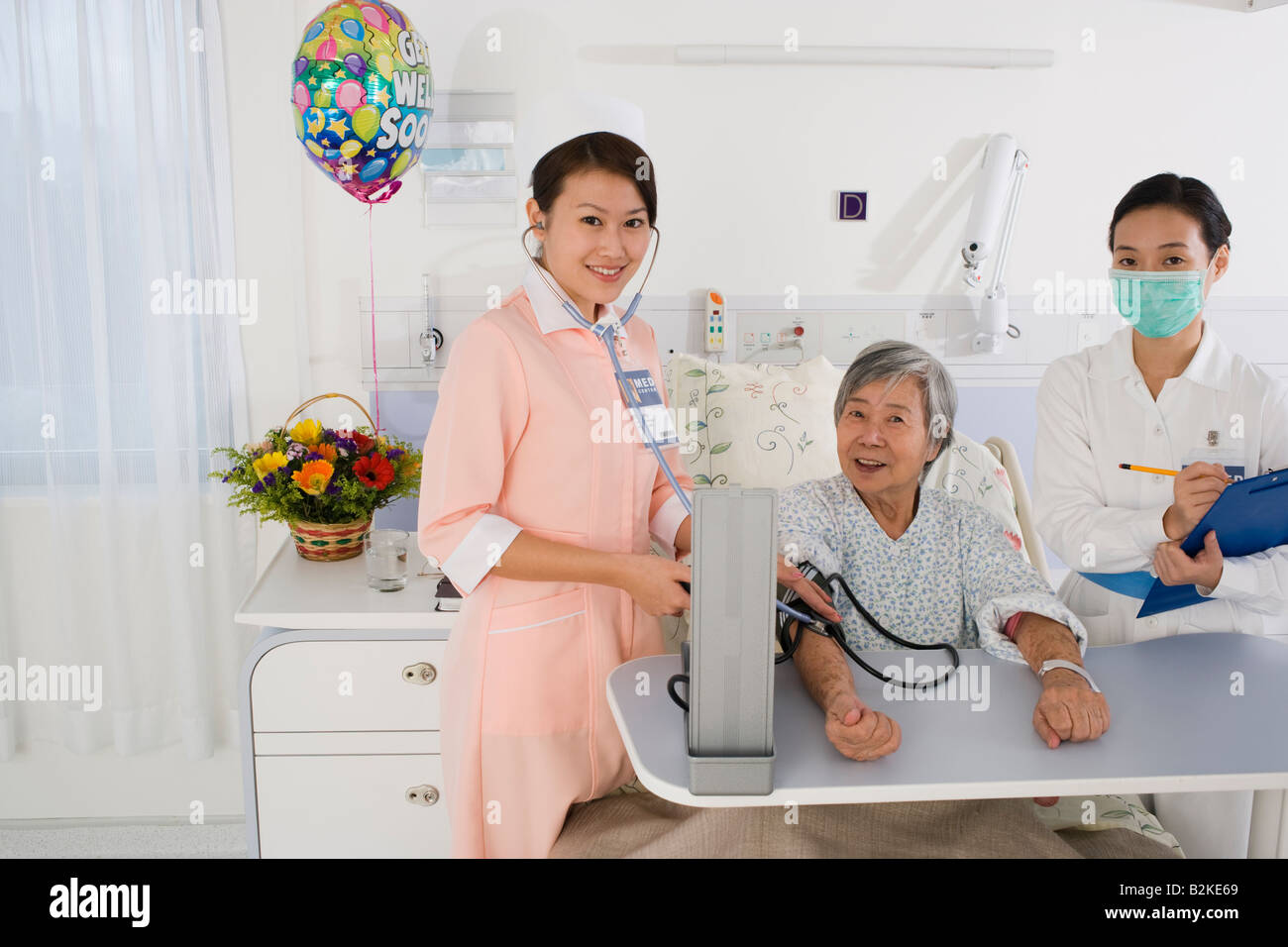 Checking a patient identity hi-res stock photography and images - Alamy