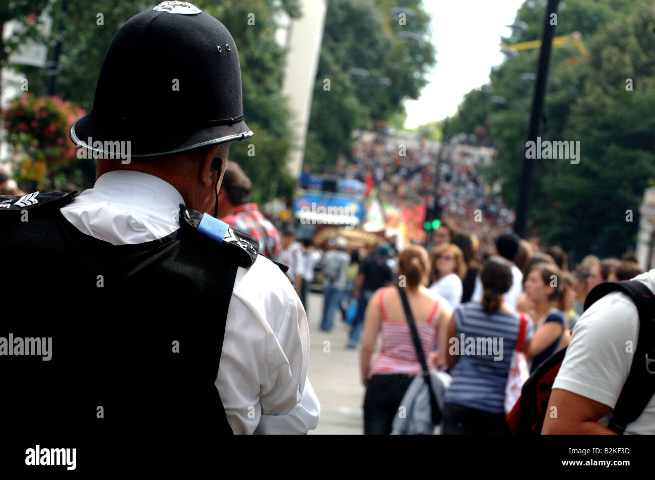 Policeman police crowd order hi-res stock photography and images - Alamy