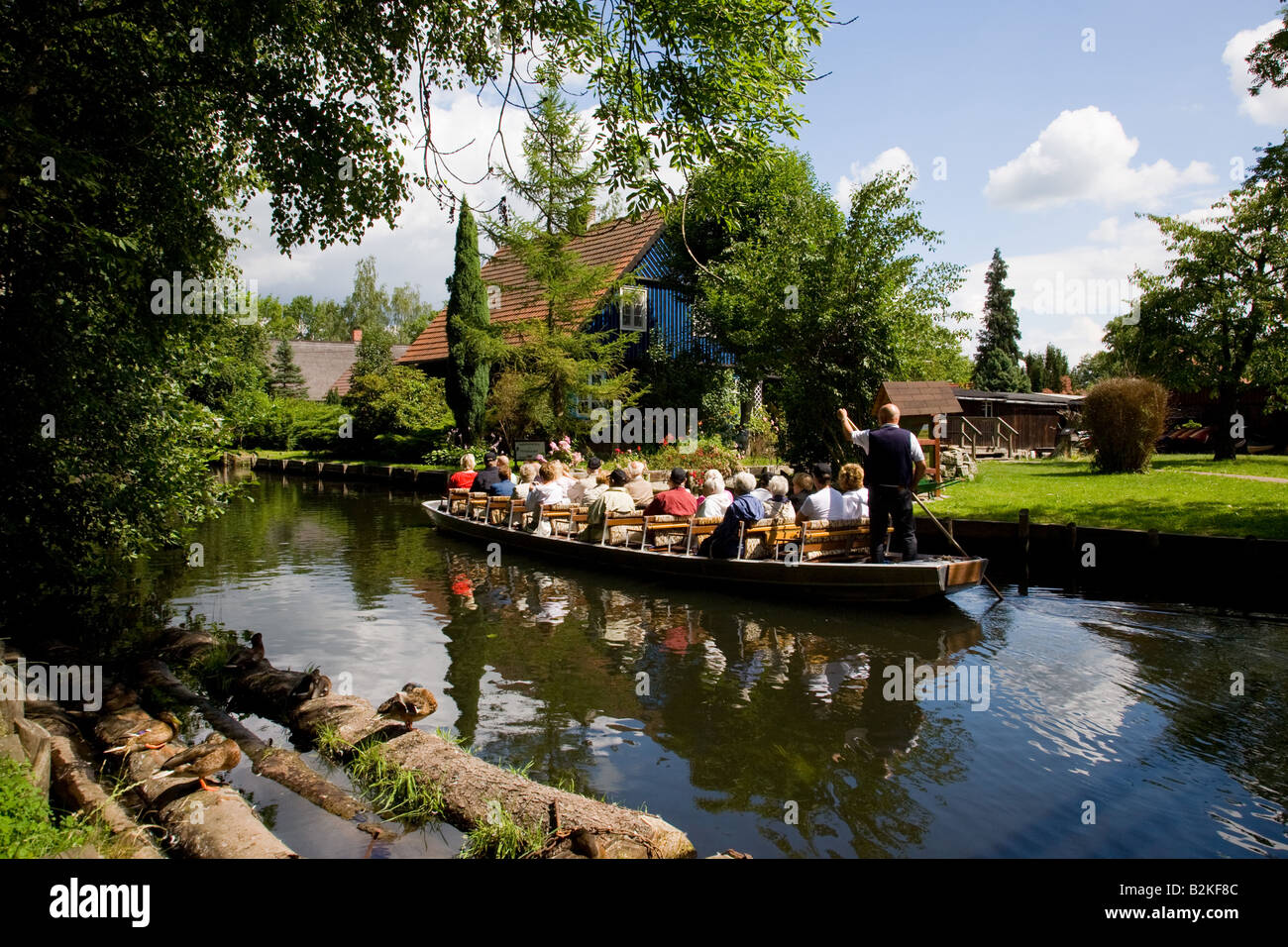 Poling place hi-res stock photography and images - Alamy