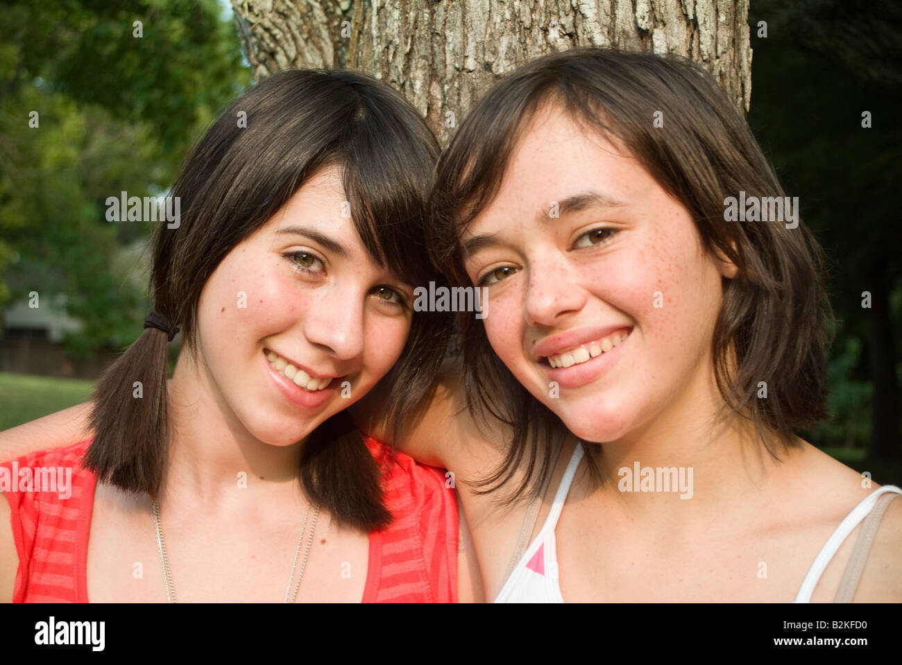 Two girls who best friends hi-res stock photography and images - Alamy
